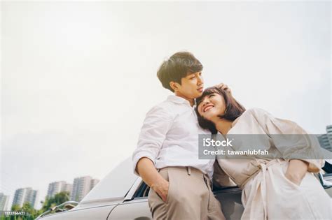 일몰에 야외 로맨스 커플의 초상화입니다 행복 관계 사랑 발렌타인과 결혼 개념입니다 2명에 대한 스톡 사진 및 기타 이미지 2명 가족 결혼식 Istock