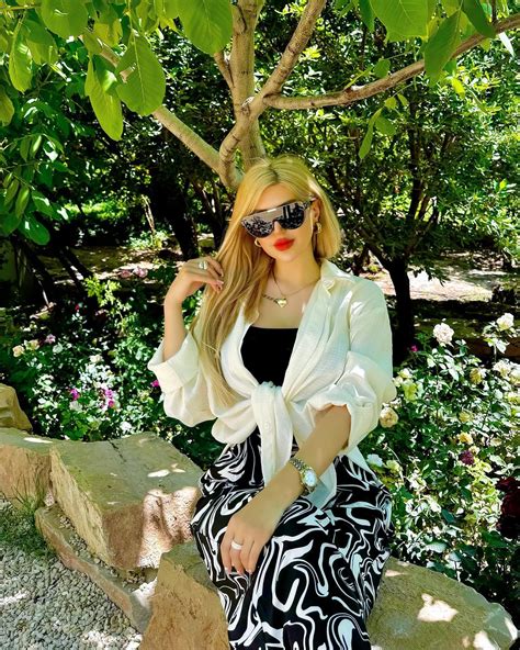 کدوم عکس ؟ چرا انقدر هوا گرمِ😫🥵 Callmesadafiii