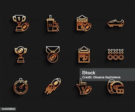 세트 라인 스톱워치 미식 축구 공 수상 컵과 축구 손가락 올려 미국 헬멧 메달 계획 전략 개념 및 아이콘과 1 번 팬 손 장갑 벡터 1위에 대한 스톡 벡터 아트 및 기타