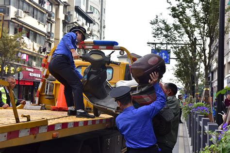 区城管局扎实推进非机动车乱停乱放专项整治 今日临安