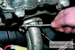 Снятие и установка приемной трубы глушителя Нива 2121, Нива 2131