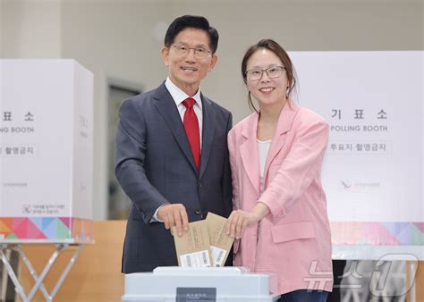 김문수 딸 동주씨와 이재명 안방 계양서 사전투표