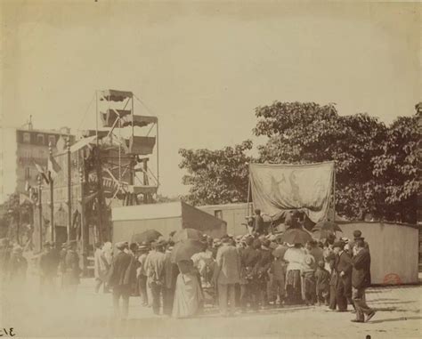 100년 전 바스티유 데이 Bastille Day 를 기념하는 파리 시민들의 모습