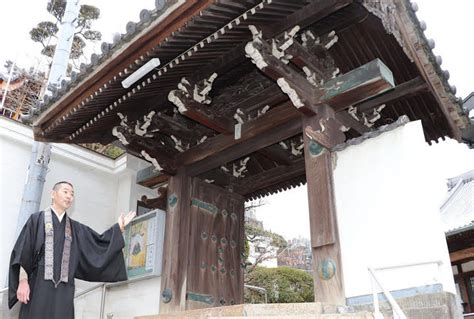 被爆建物を歩く 海宝寺の山門広島市中区 肌で感じる教訓 保存方法探る 中国新聞ヒロシマ平和メディアセンター