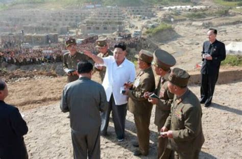 金正恩视察洪水灾区罗先市 肯定当地灾后重建 金正恩 灾区 朝鲜 新浪新闻