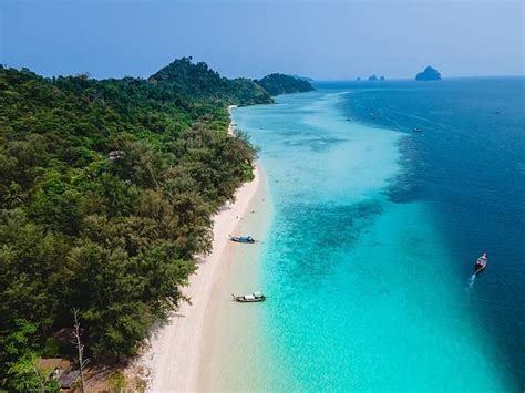 航旅纵横：7月国内航司出入境旅客量恢复至2019年同期53，东南亚成主要目的地旅游数据报告
