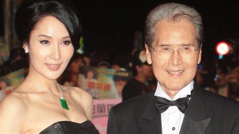 曾鬼門關走一回！石英22年前昏迷「靠兒子換肝續命」：吃保健食品出事 傳授保肝秘訣「自然老化離世」
