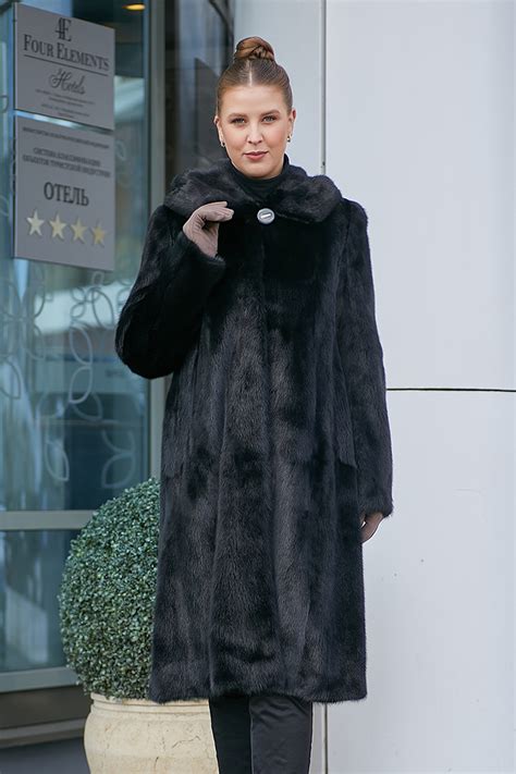 Шуба норковая Классика 110 см Черный с капюшоном Р Кировская Меховая фабрика