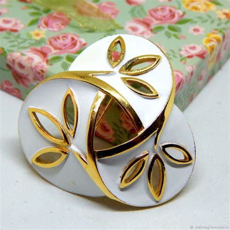 Винтаж Trifari Винтажная брошь Белая в интернет магазине на Ярмарке Мастеров Броши