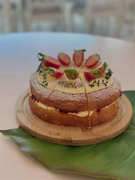 빅토리아 케이크 좋아해 영국 빅토리아여왕이 제일 좋아하는 음식이었다는 케이크야 향긋하고 부드럽고 풍미깊은 여왕의 케이크란 수식에 걸맞는 맛이라고 생각해 혹시 기존에