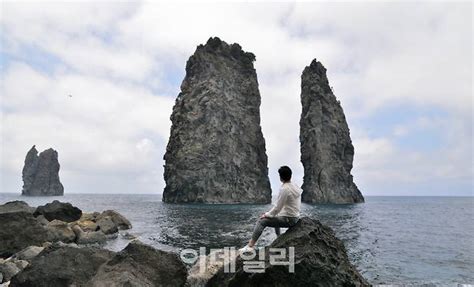 여행 바위가 된 선녀 셋닿기 힘들어 더 끌리는 섬