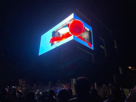 Se Instala La Primera Pantalla Led D Naked Eye De Hikvision En El
