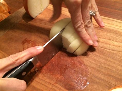 Exactly How To Chop An Onion In Easy Steps Yep Your Life S About To Get A Babe Easier