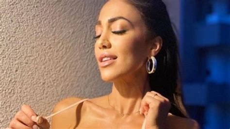 Federica Pacela Voglia Di Nuovo Anno Via Lintimo Apre Tutto Foto