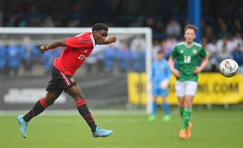 Habeeb Ogunneye Signs First Professional Manchester United Contract
