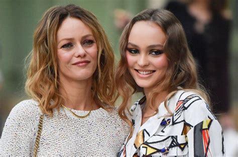 ვარსკვლავების შვილები რომლებიც დედებს გაჭრილი ვაშლივით ჰგვანან