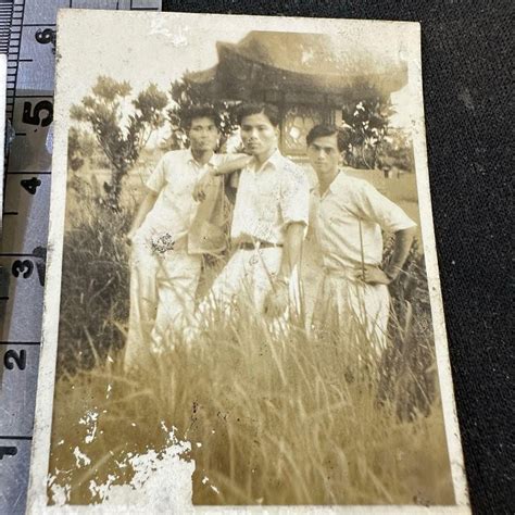 ㊣台灣意象＊旗艦店㊣2張剛光復時不知名神社廟宇青年光頭兒童合影0528 Yahoo拍賣