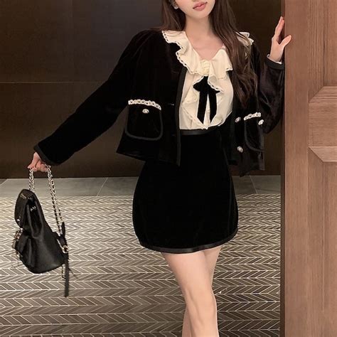 코디세트브이넥 레이스 프릴 셔츠레이스 스티치 벨벳 자켓슬림 벨벳 미니스커트 세트 Ag117828e