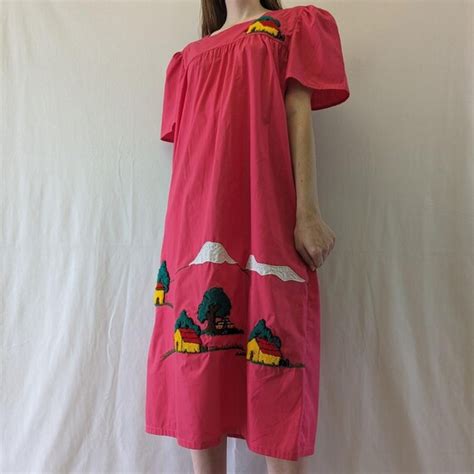 1970s Bordados Tiscareña Made In Mexico Bright Pink P… Gem