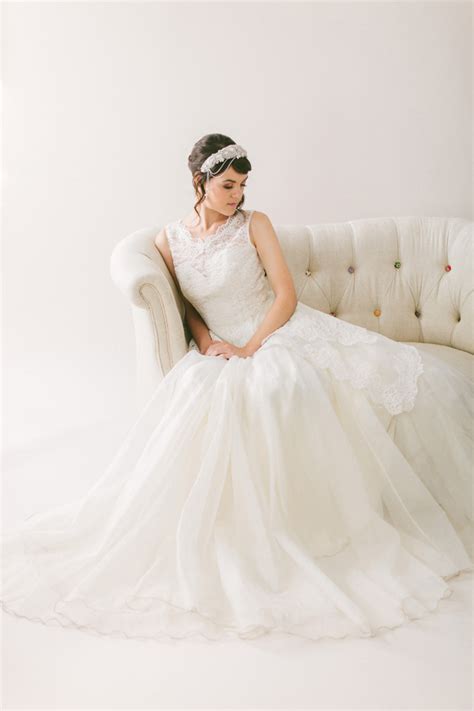 A Romantic Collection Of Veils And Bridal Hair Accessories Chic Vintage