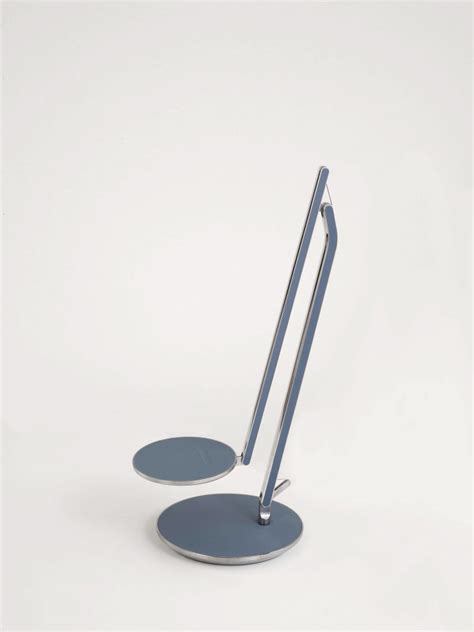 humanscale s infinity lamp designed to combat eyestrain from screens