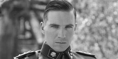 Dans La Liste De Schindler Ralph Fiennes A Propos Un Nouveau Type De Mal Crumpe