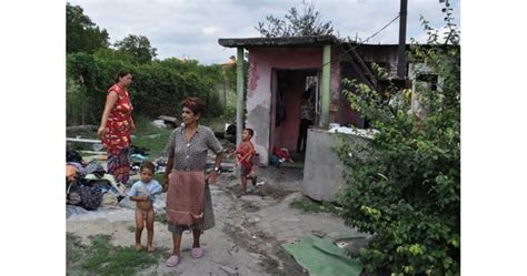 Пожар остави пет жени с децата им без покрив