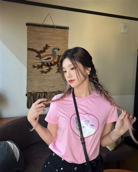 220928 Itzy Twitter Update The Heat Of The Festival That Makes Your Shoulders Dance Up And