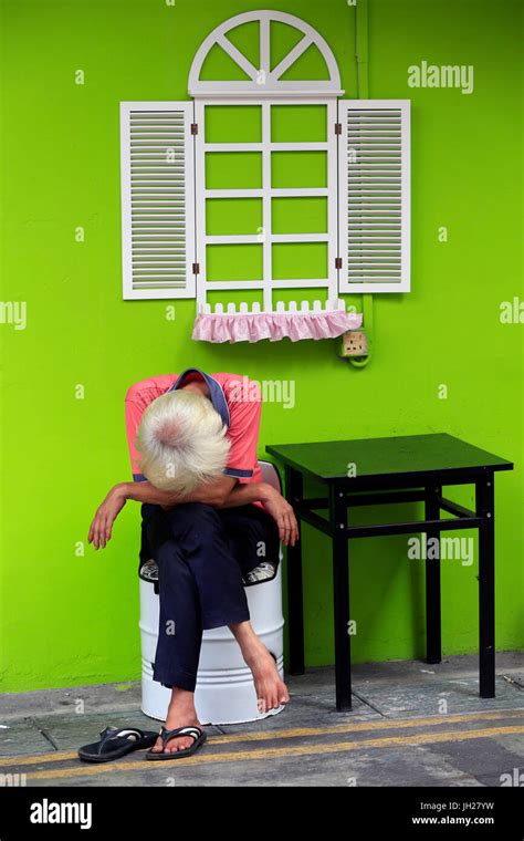 Chinese Man Sleeping Hi Res Stock Photography And Images Alamy