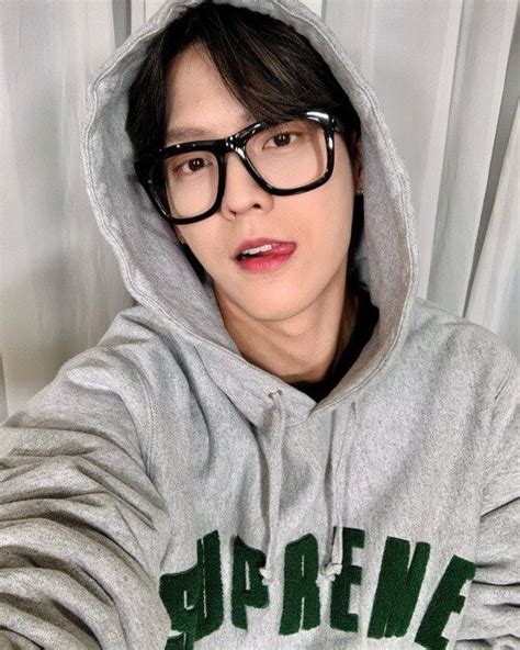 너드남 뜻 지적 매력과 개성 넘치는 남자의 새로운 정의