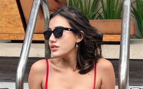Potret Oza Luthfia Selebgram Cantik Yang Sering Bikin Netizen Gagal Fokus Okezone Women