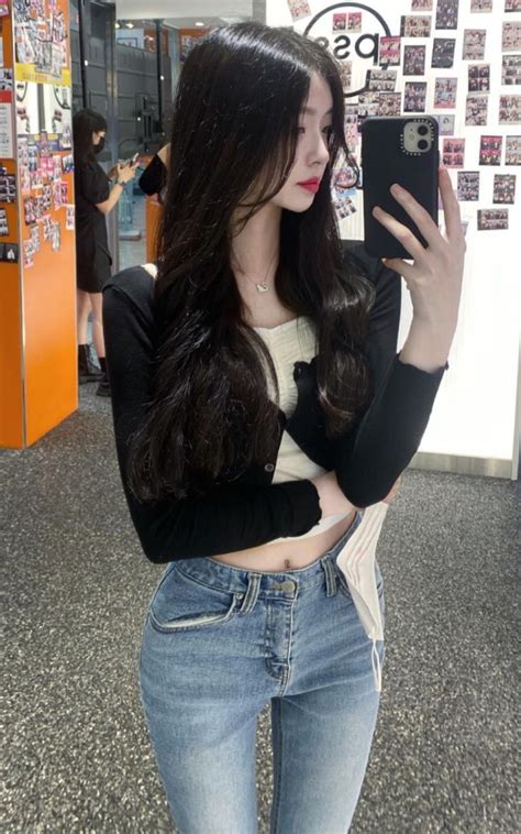 Jeans Pants에 있는 Justin Kreddible님의 핀 아름다운 여성 몸매좋은 여자 여성