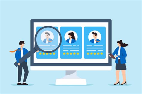디지털 화면 개념을 통해 후보자 프로필을 검토하는 채용 담당자 고용 가상 직원 평가 온라인 심사의 현대 채용 기술 채용에 대한 스톡 벡터 아트 및 기타 이미지 Istock