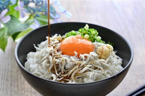 しらす丼のレシピ。たれは醤油＆ごま油！しらすご飯の簡単な作り方。 やまでら くみこ のレシピ