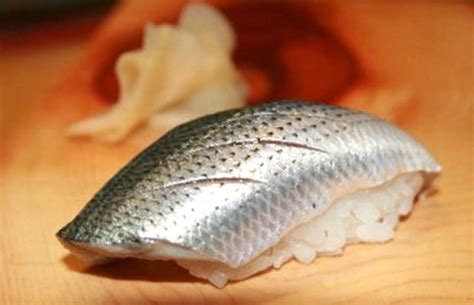 준호 가을 전어 1 김준호 재피방 가을의 풍성함은 들판에만 오는 것이 아니었다 고추가 붉게 물 들쯤이면 남해안 바다는 기름기가 좌르르 도는 은빛 전어를 막 쏟아