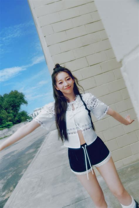 Unis 1st Single Album Curious Concept Photos Kpopping