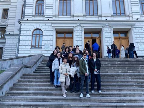 გახდისტუდენტი აირჩიემომავლისპროფესია მე 10 გ კლასი თბილისის