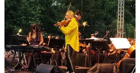 Васко Василев взриви площада в Пловдив до последно не можеше да свали джапанките фенове не го