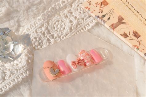 넥크레스트위드네일 글리터네일 심플네일 원컬러네일 파우더네일 풀스톤네일 수제네일팁 네일 네일아트 네일팁 맞춤네일 주문제작 손톱 필수 가짜손톱유행