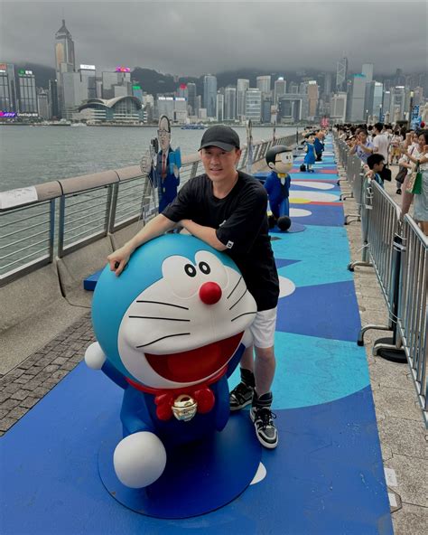 林峯Cute爆攬多啦A夢公仔打卡 袁偉豪 黎諾懿把握親子時光 東張