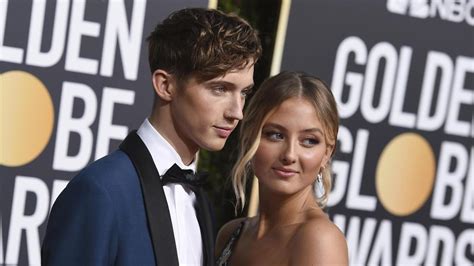 Troye Sivans ‘supermodel Sister Sage Mellet Sets Golden Globes Alight