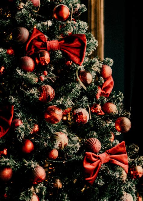 Traditional Christmas Tree Ideas For A Classic Timely Look Artofit