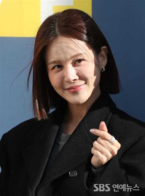 E포토 아이비 여전한 칼단발 미모