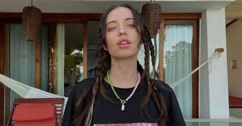 Надя Дорофєєва топлес показала пружні сідниці та звела з розуму фанів