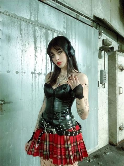 Latest Punk Outfit Ideas For Females