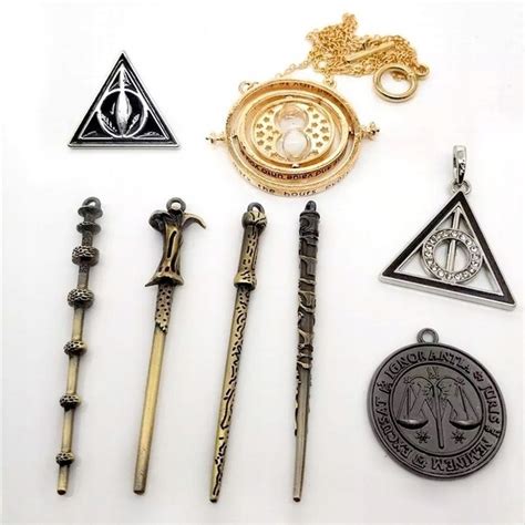 Комплект от 15 вълшебни атрибути Хари Потър Хогуортс Многоцветен Татуировка Emag Bg