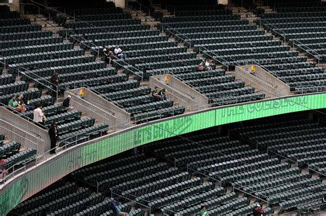 ‘sex Act Manhunt At Oakland As Game Is A Waste Of Time