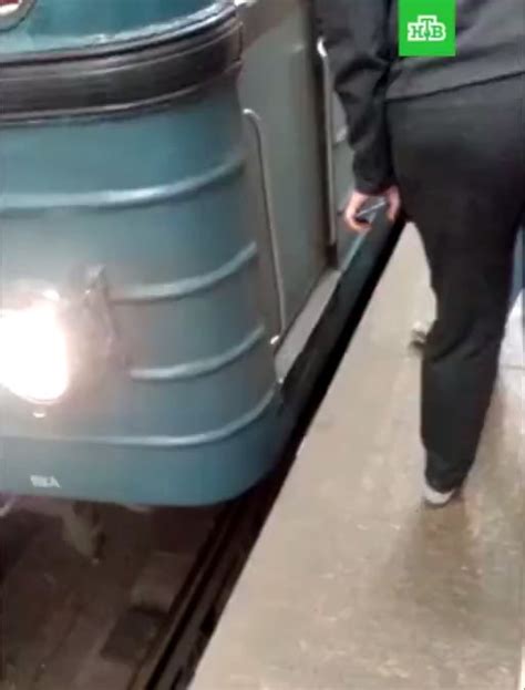 Парень влетел в кабину машиниста метро Москва станция «Кузнецкий мост R Pikabu