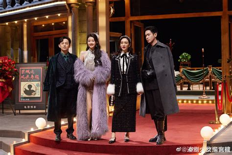 张若昀最新一期《大侦探8》灰色大衣造型剧照……