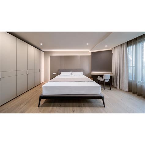 프람디자인 다이닝 공간 옆으로는 넓은 소파와 Tv가 있는 거실 공간이 이어집니다 거실 공간은 전보다 아늑하고 안정감이 생겼지만 위치를 옮기면서 다소 폭이 좁아졌는데요